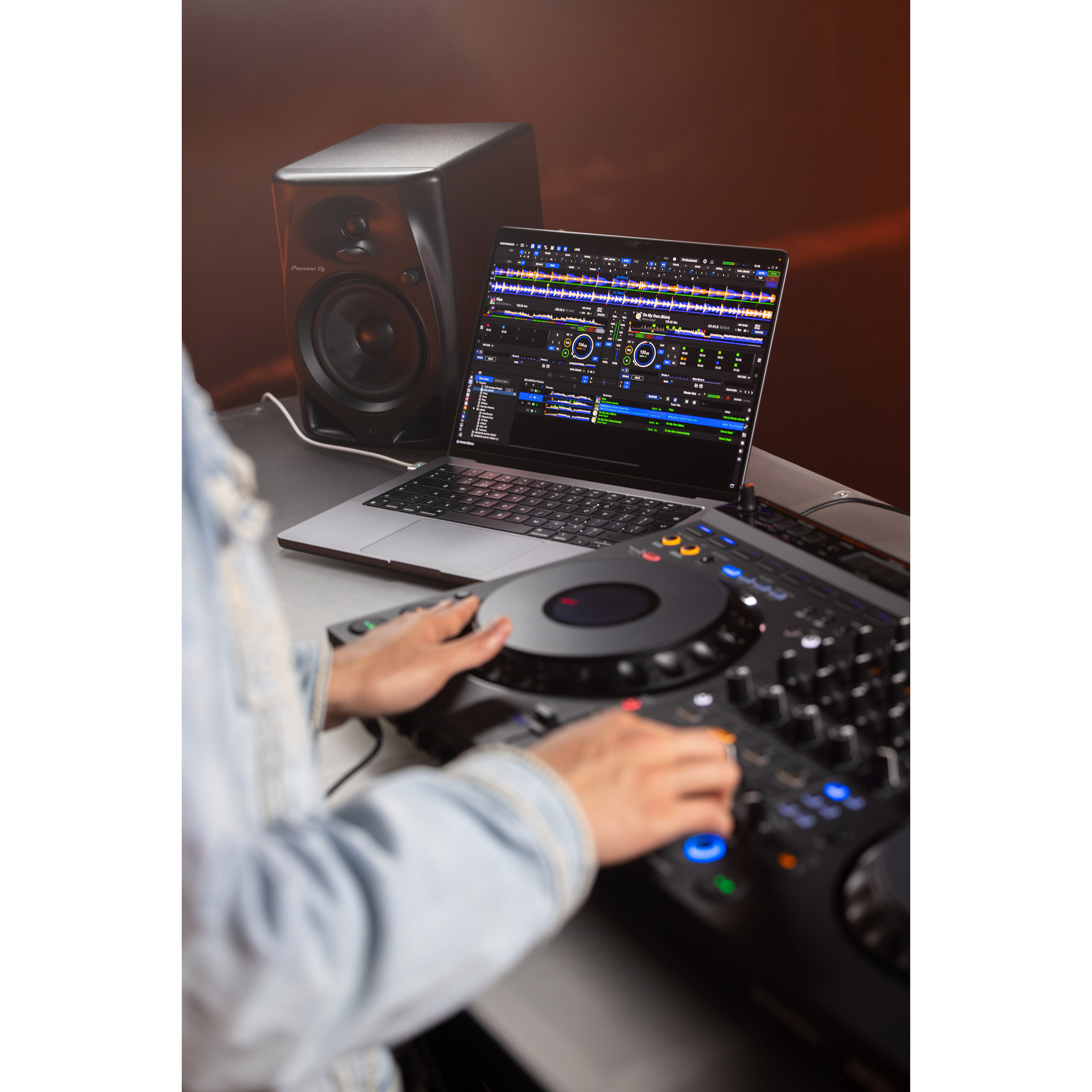 Pioneer DJ Pack DDJ-GRV6 + Classic 5 Pack - Contrôleur DJ USB SonoVente.com