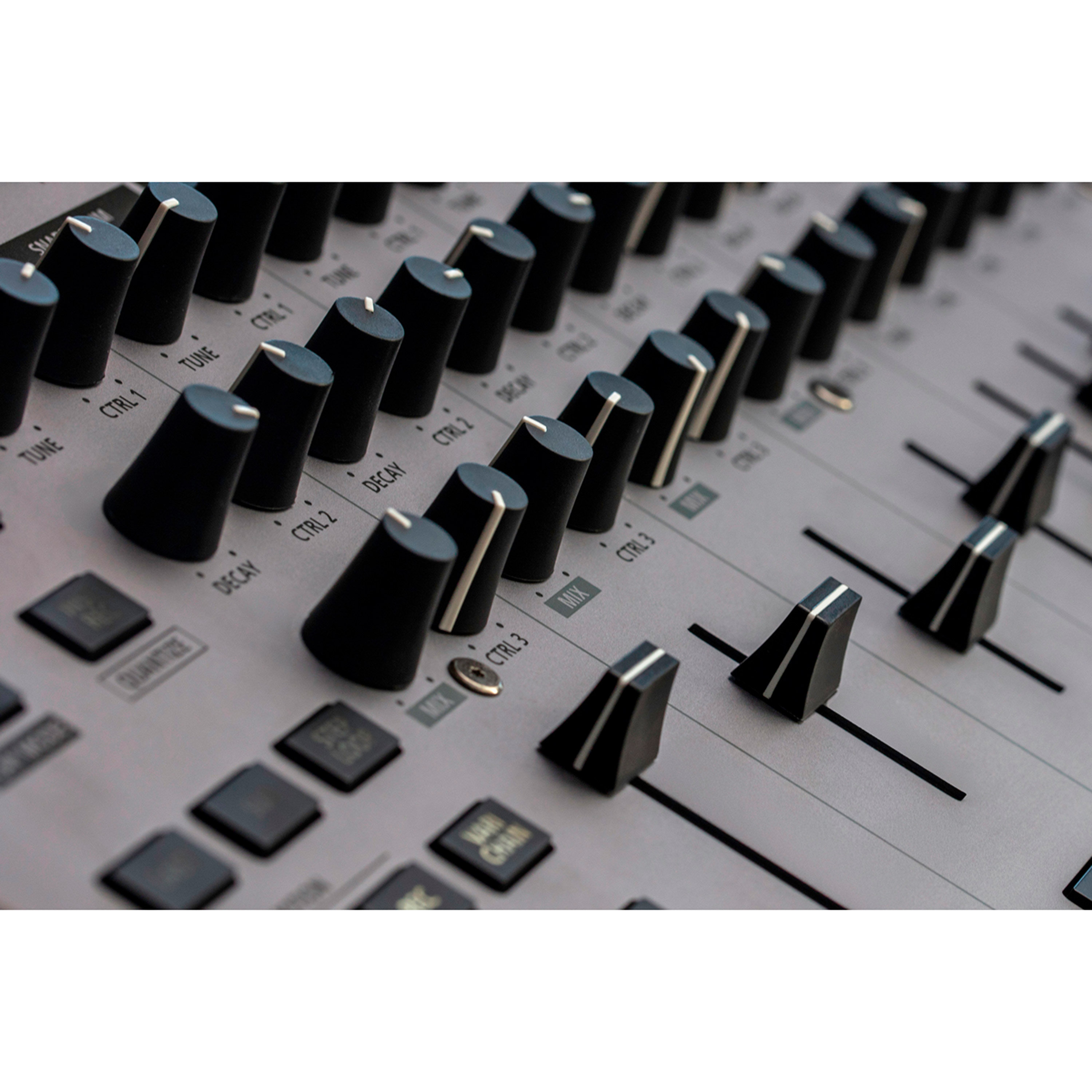 Roland TR-1000 Rhythm Creator - Sampler / grooveBox SonoVente.com