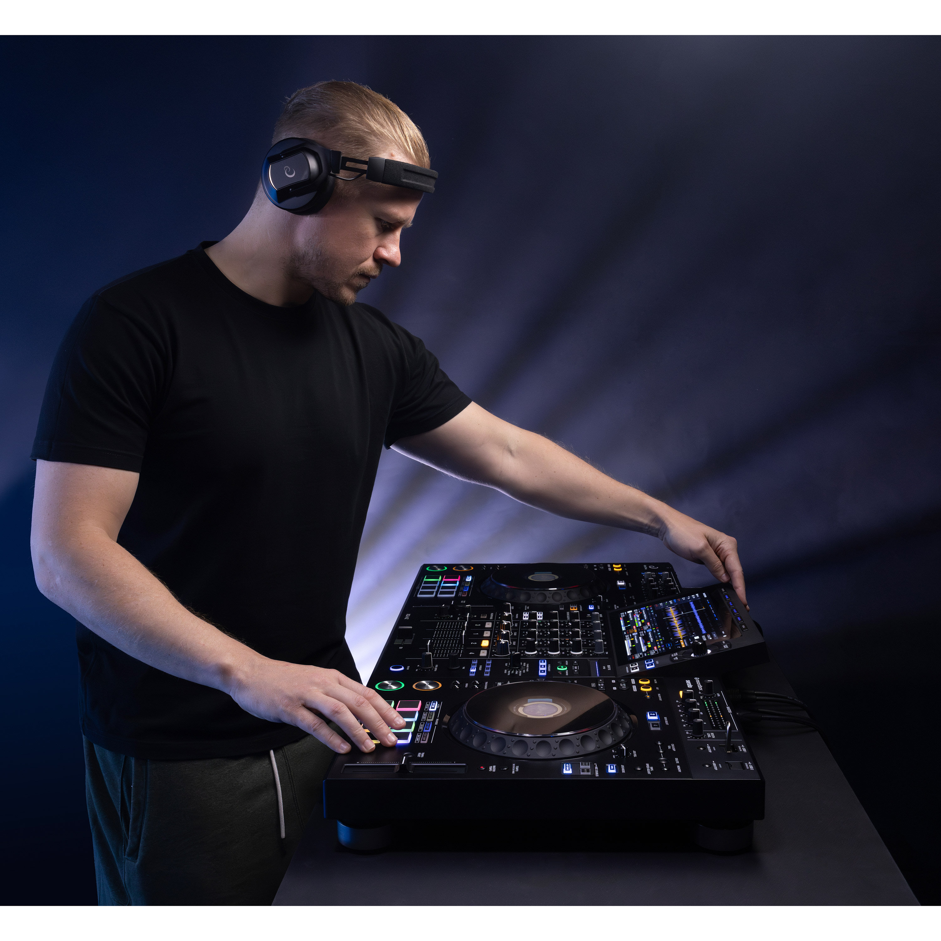 Pioneer DJ XDJ-AZ + Eva Case Wheel - Contrôleur DJ autonome SonoVente.com