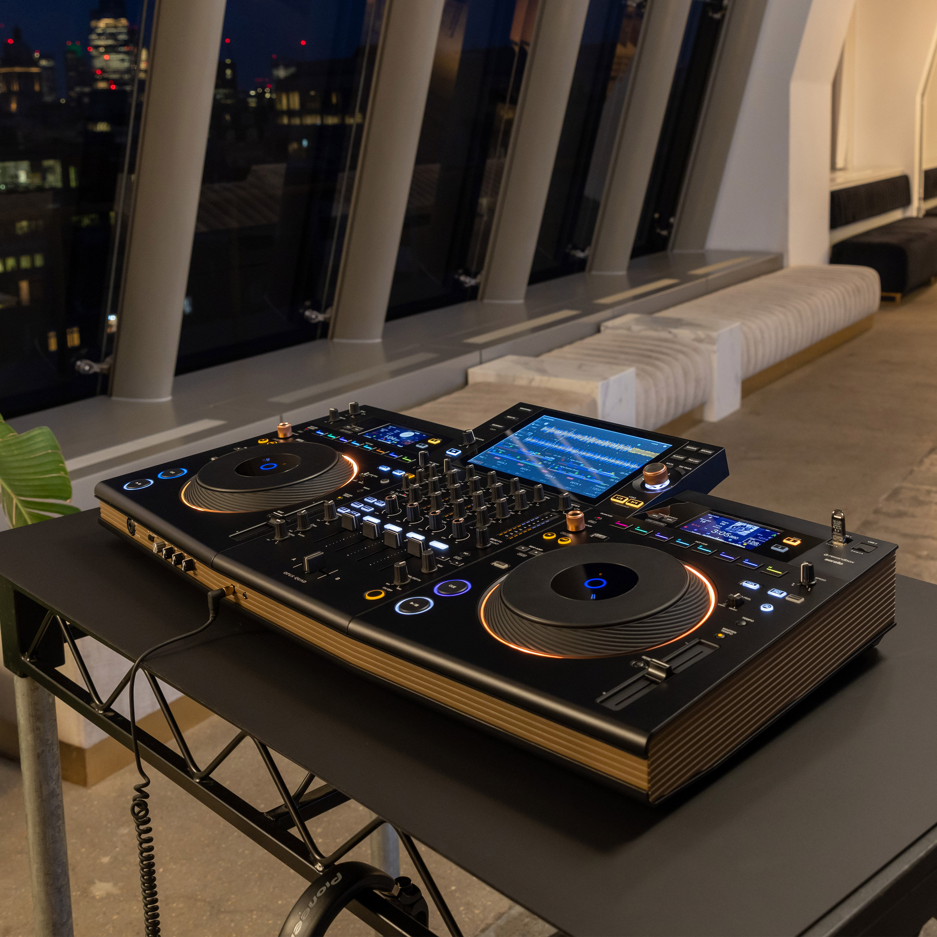 Pioneer DJ Opus-Quad + Table DJ Workstation Z Wheel Silver - Stand ...