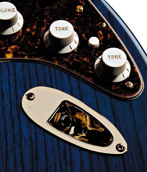 Fender Deluxe Player's Strat - Saphire Blue Transparent - Guitare forme ...