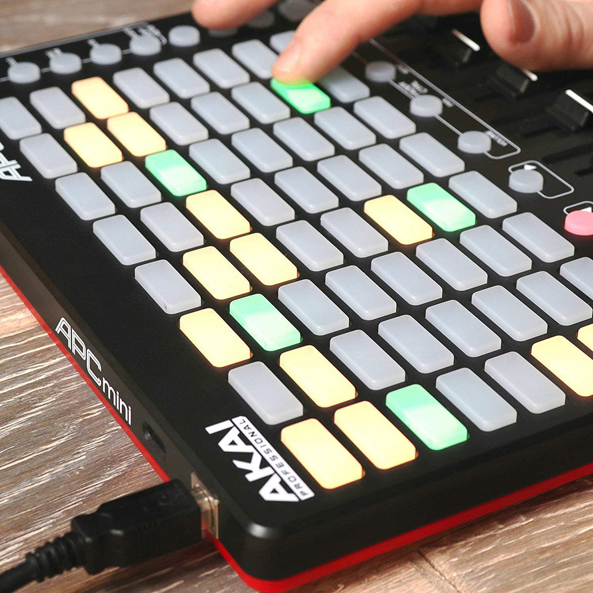 Akai APC mini : Contrôleur Midi USB - SonoVente.com