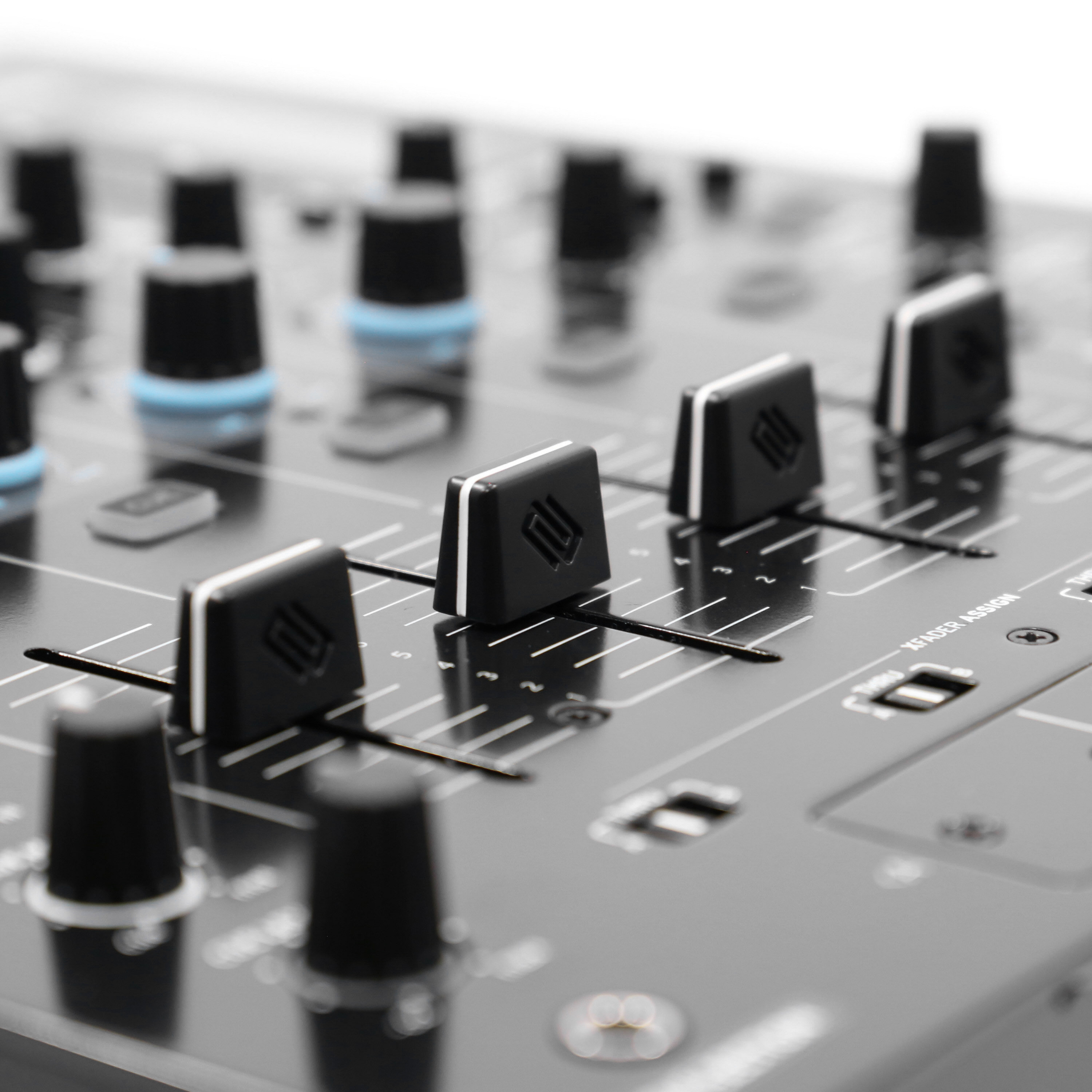 Reloop RMX 60 DIGITAL - Table de mixage DJ SonoVente.com