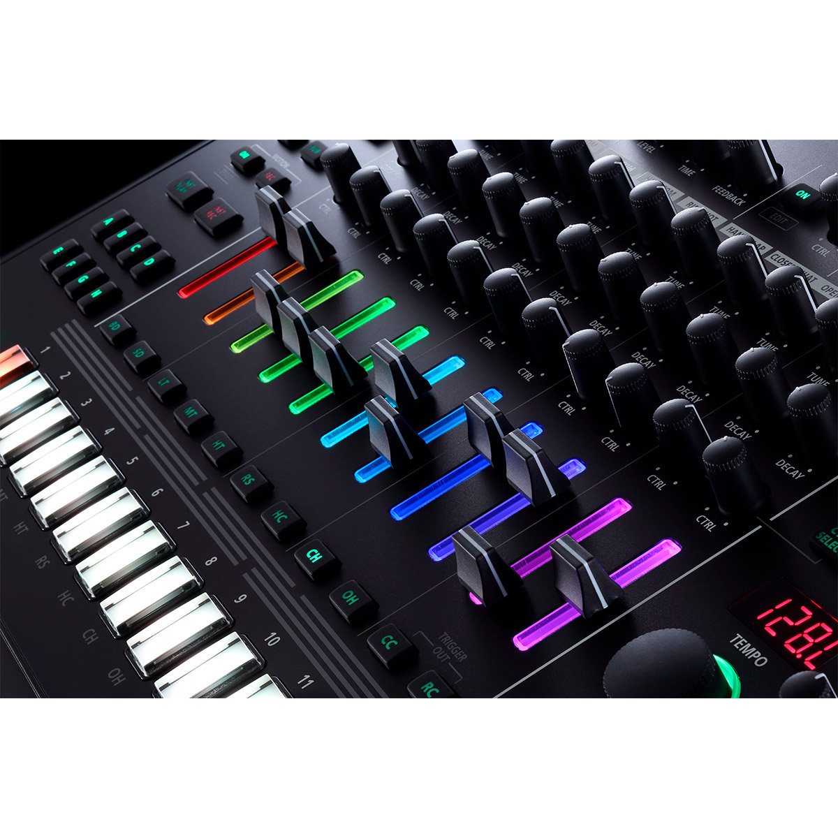 Roland TR-8S : Sampler et Groovebox - boîte à rythme TR 8S