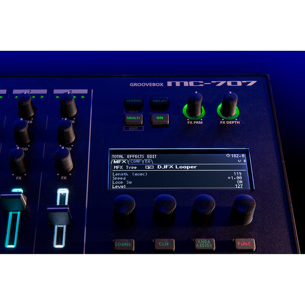 Roland MC-707 - Sampler / grooveBox SonoVente.com