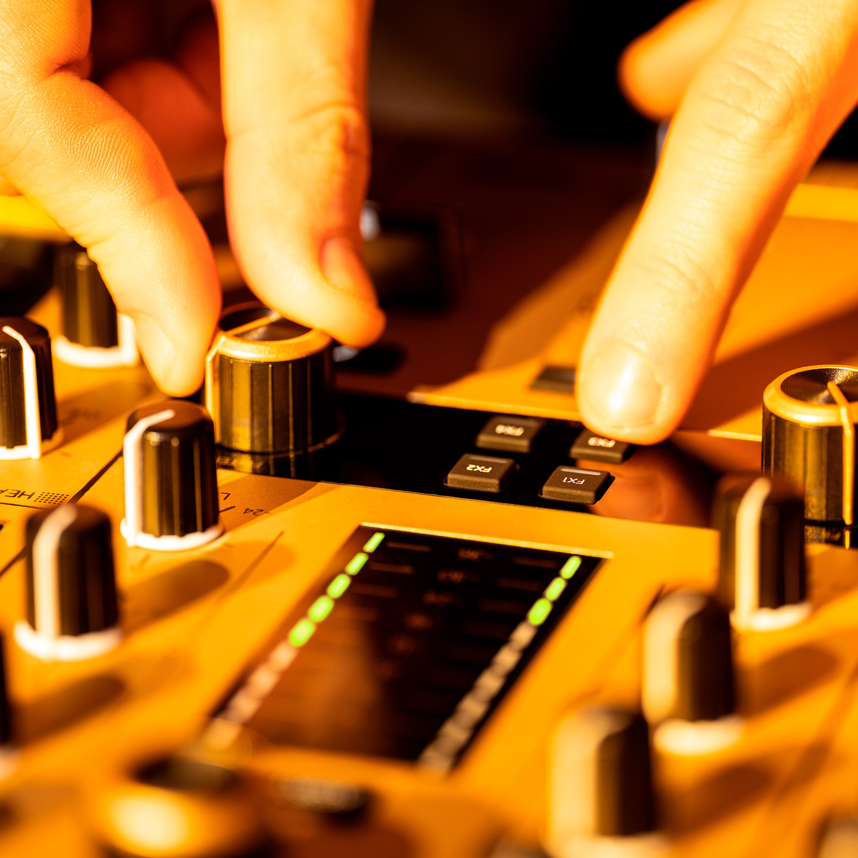 Hercules DJ DJControl Inpulse 500 Gold Edition - Contrôleur DJ USB ...