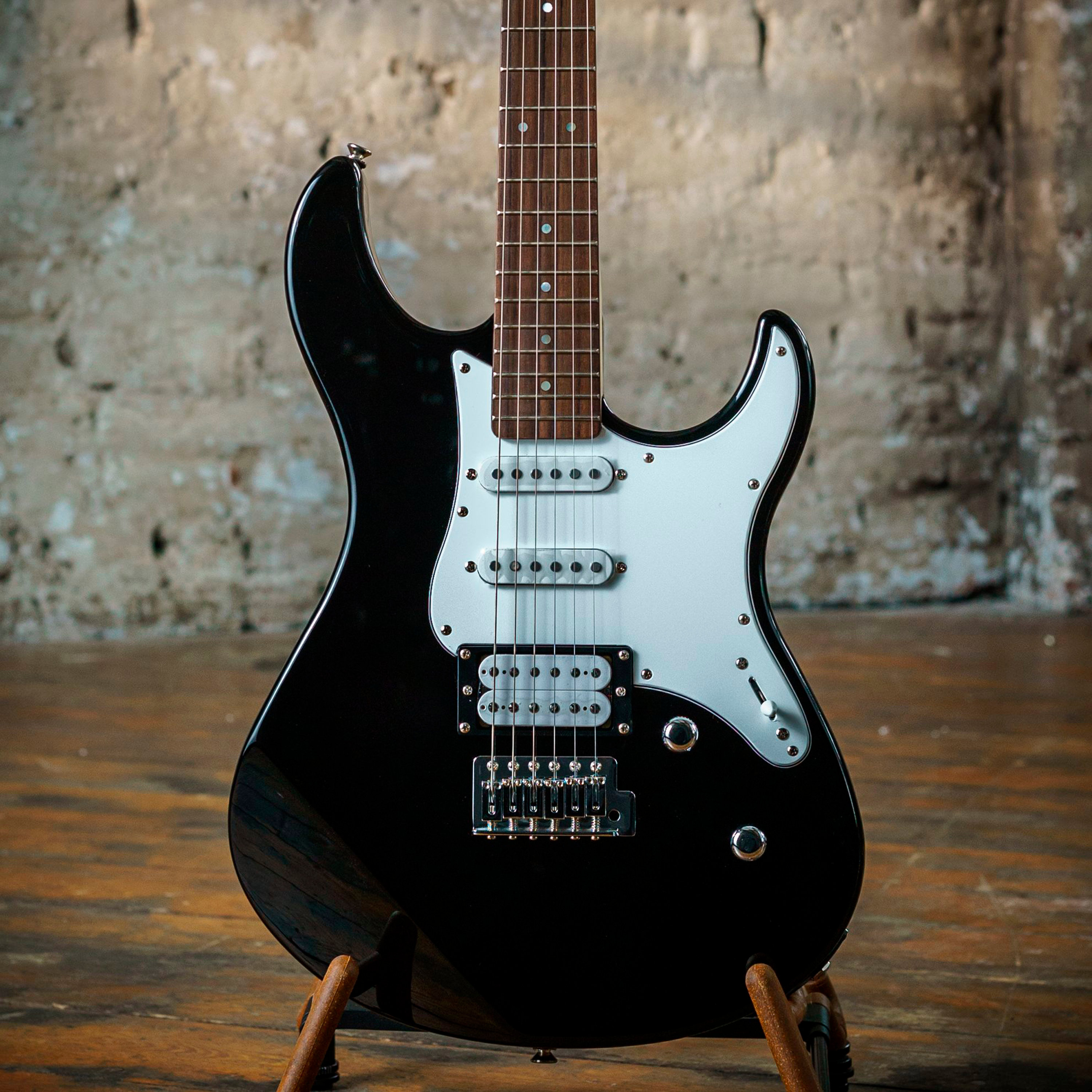 Yamaha Pacifica 112V Black Remote Lesson - Guitare forme ST SonoVente.com