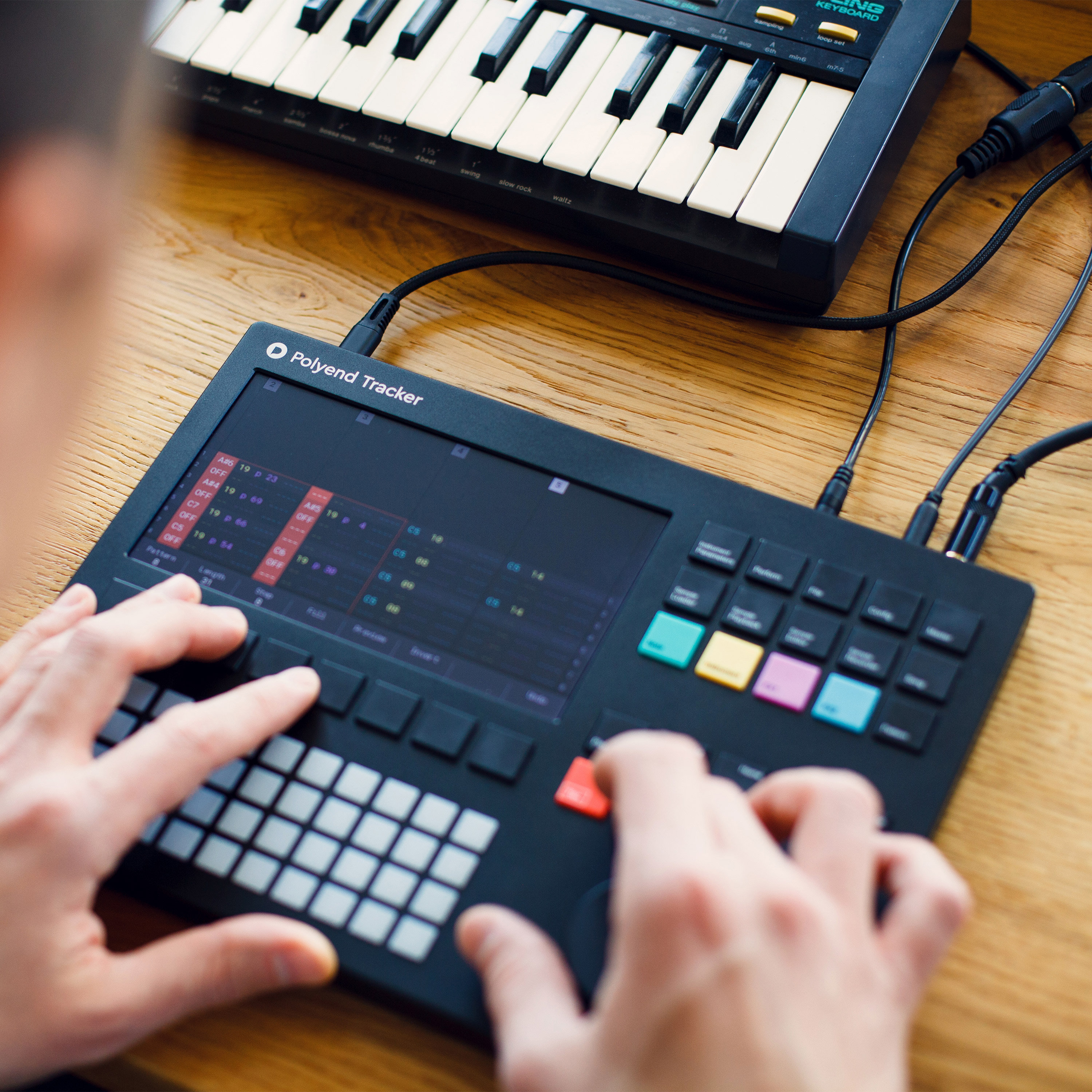 Polyend Polyend Tracker + Etui Analog Cases Bundle - Sampler / GrooveBox SonoVente.com