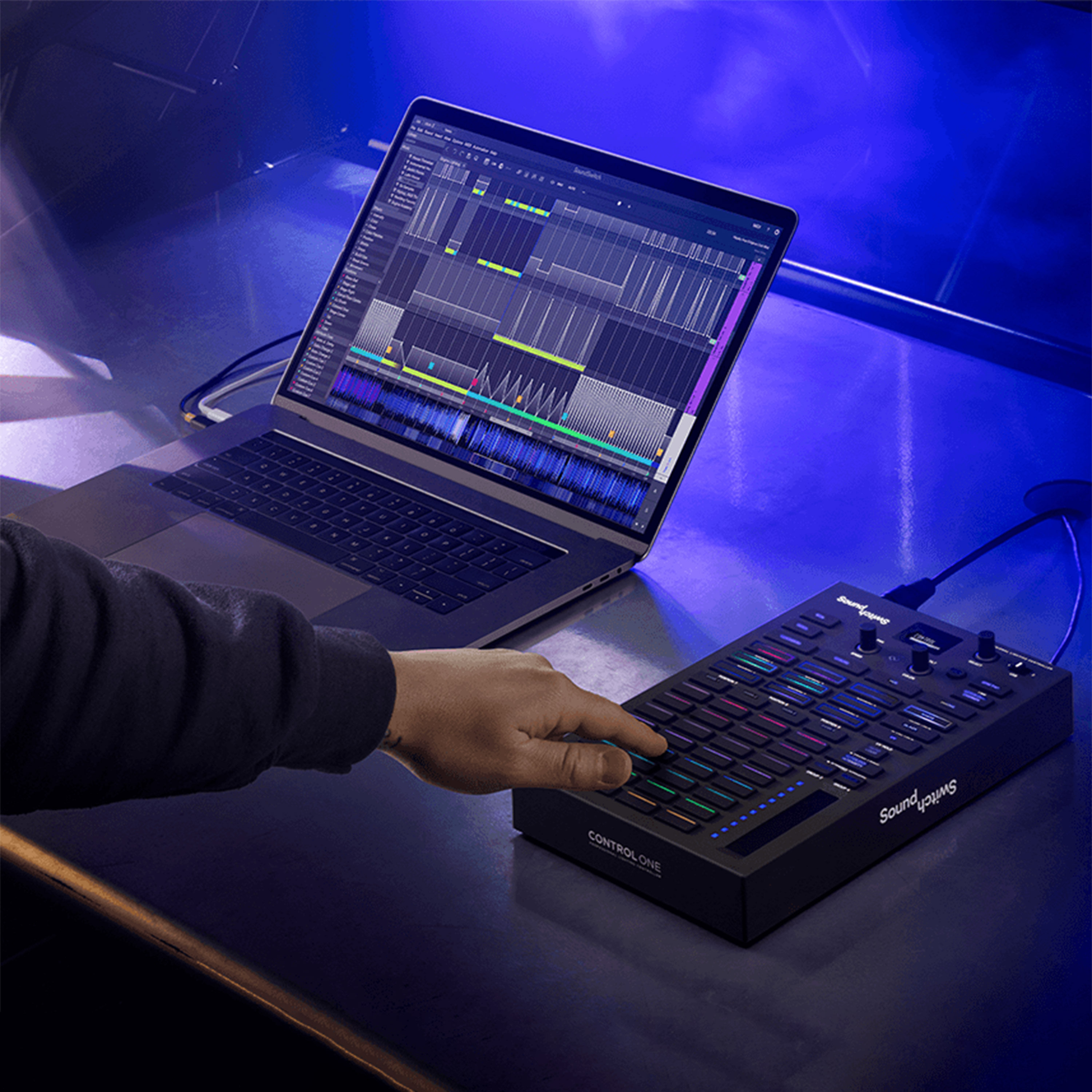 SoundSwitch Control One - Contrôleur DMX SonoVente.com