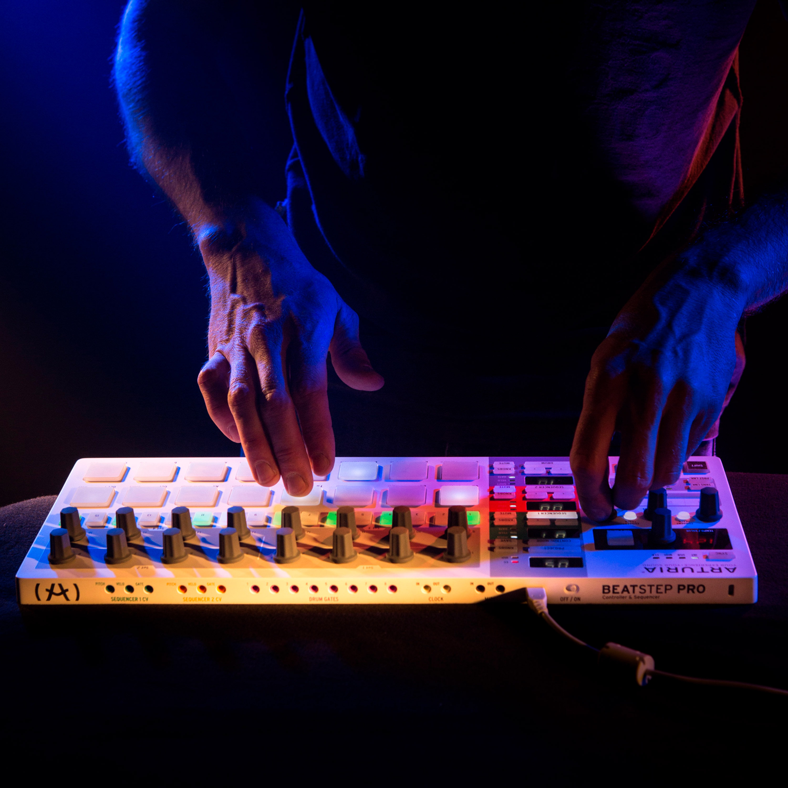 Arturia Pack Beatstep Pro + Decksaver - Contrôleur MIDI SonoVente.com