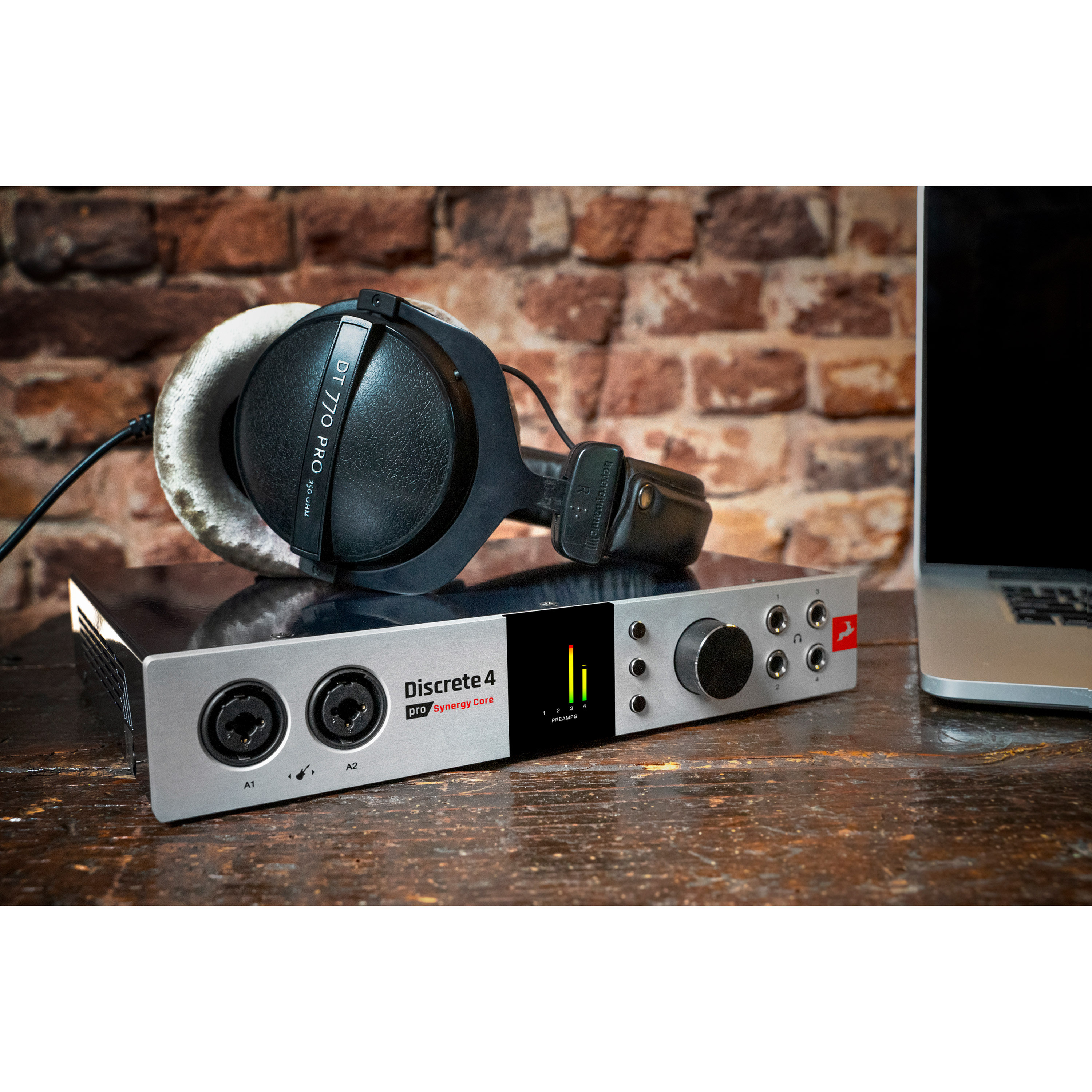 Antelope Audio Discrete 4 Pro Synergy Core - Carte son SonoVente.com