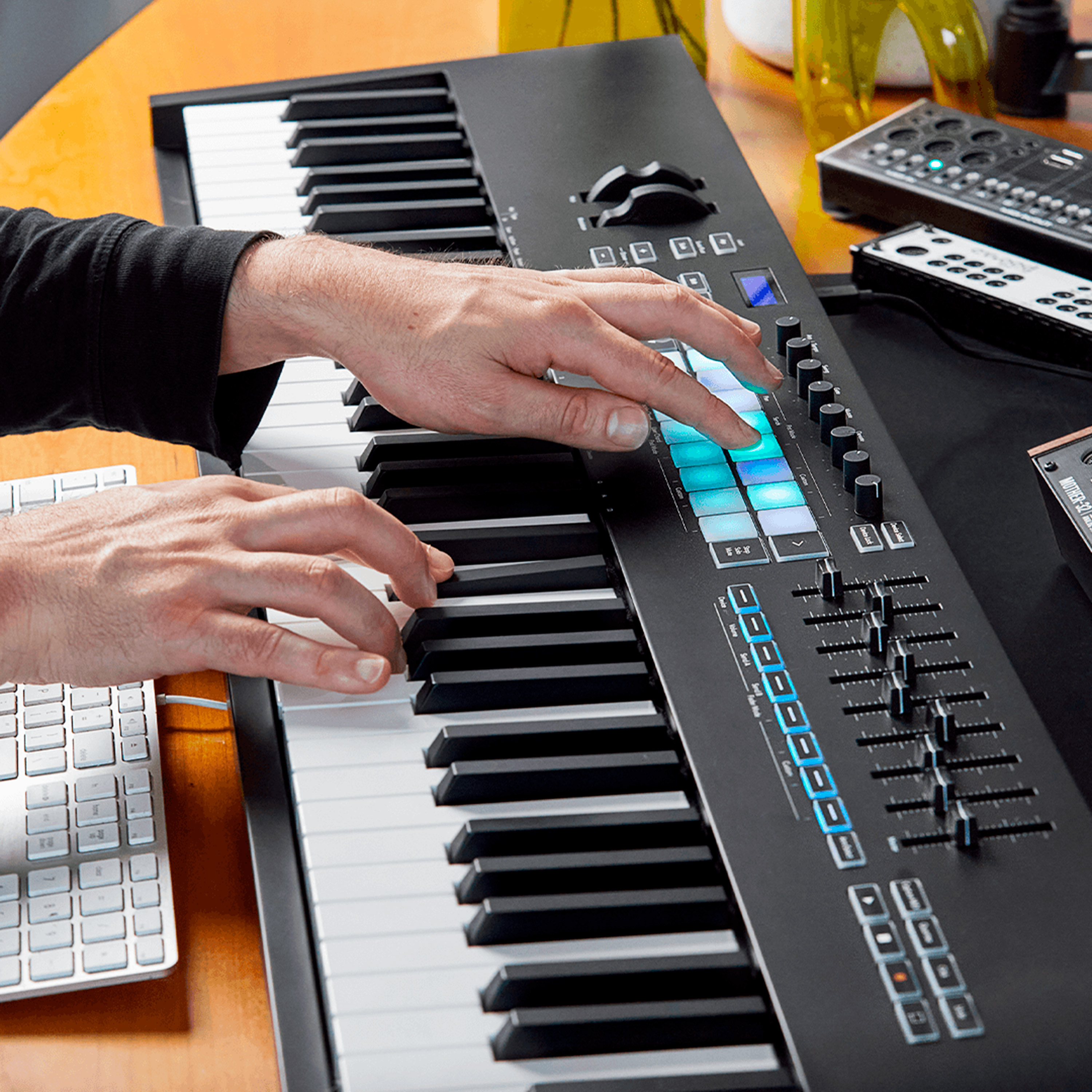 Novation Launchkey 88 MK3 - Clavier maître SonoVente.com