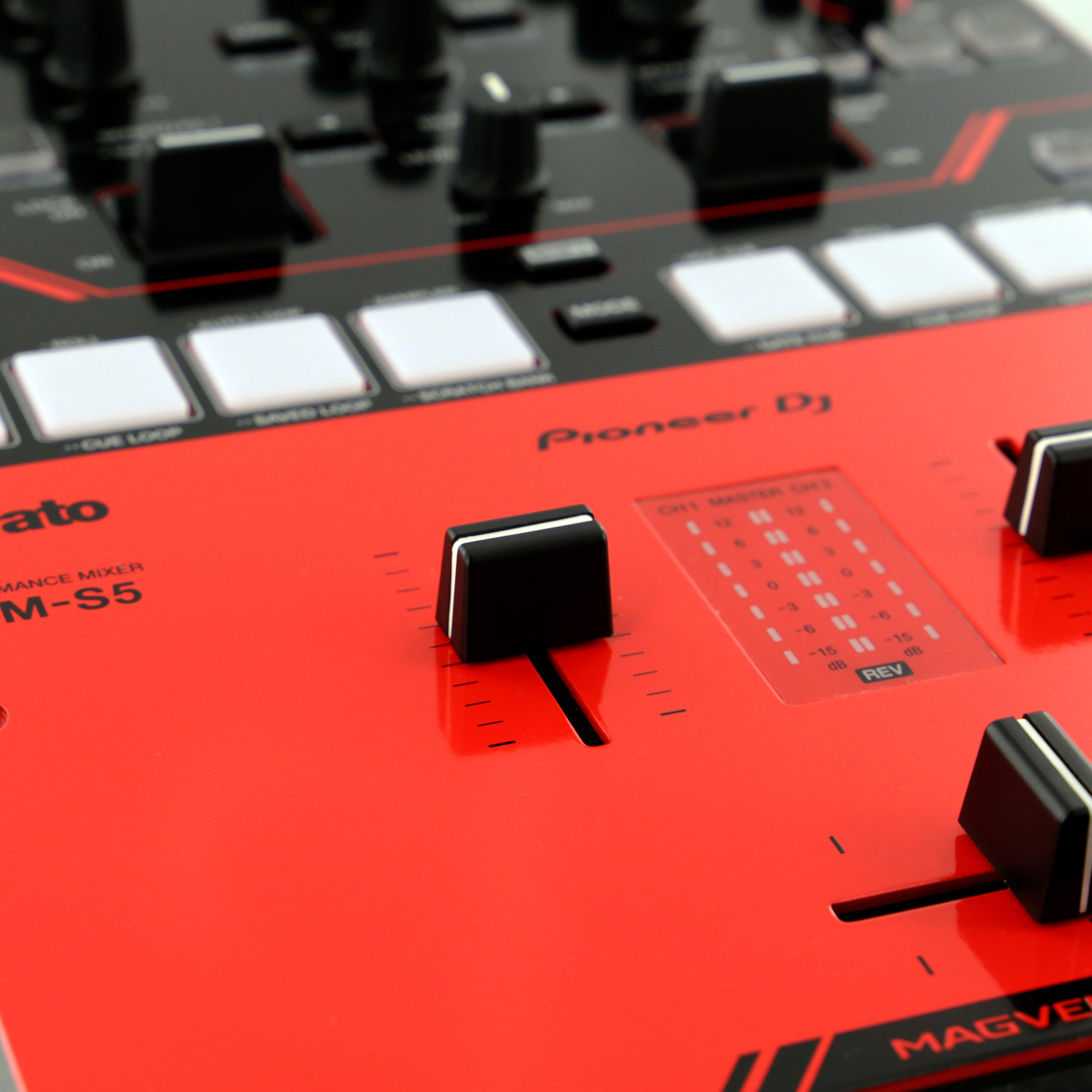 Pioneer DJ DJM-S5 - Table de mixage DJ SonoVente.com