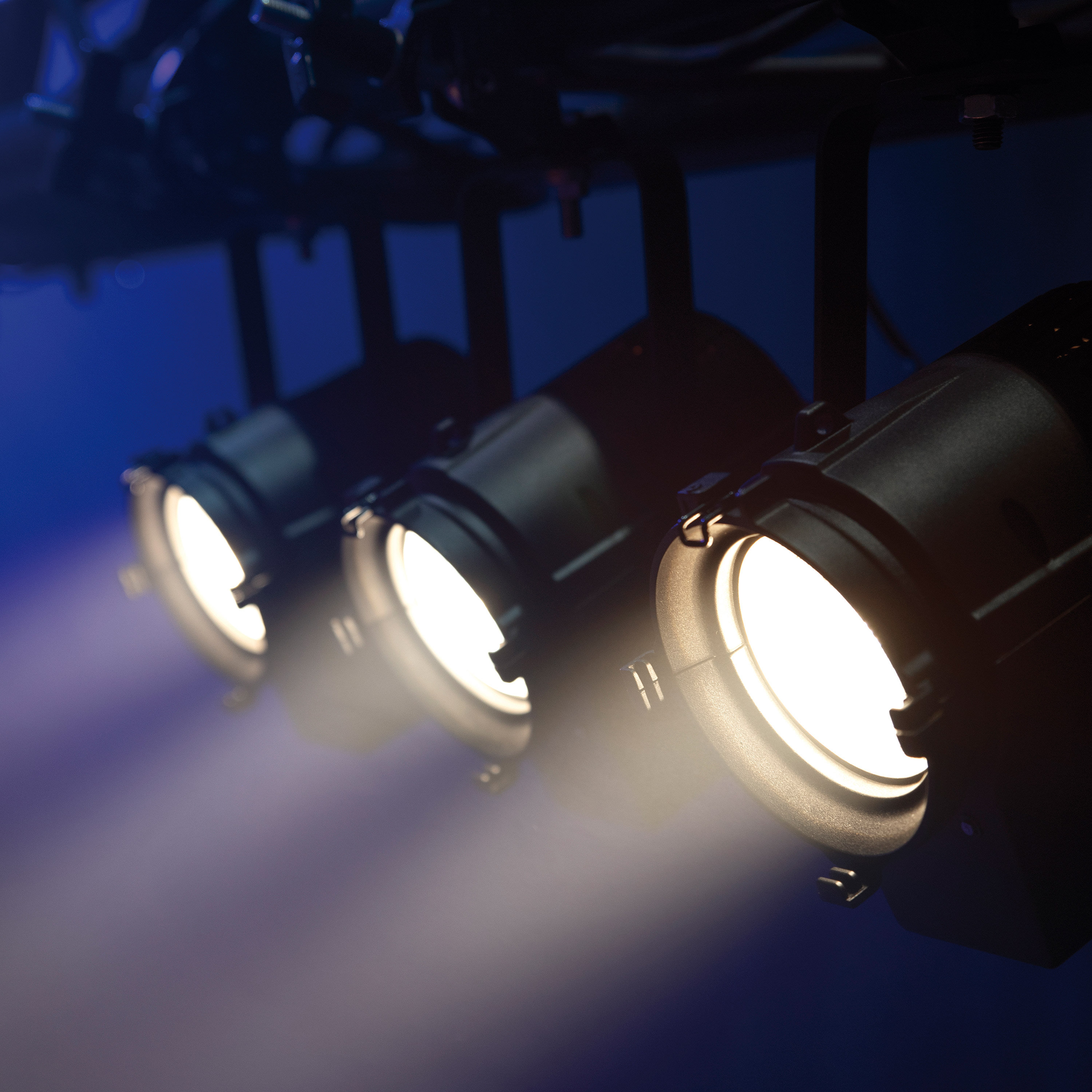 Showtec Performer Fresnel Mini 30W 3100K DMX - Fresnel SonoVente.com