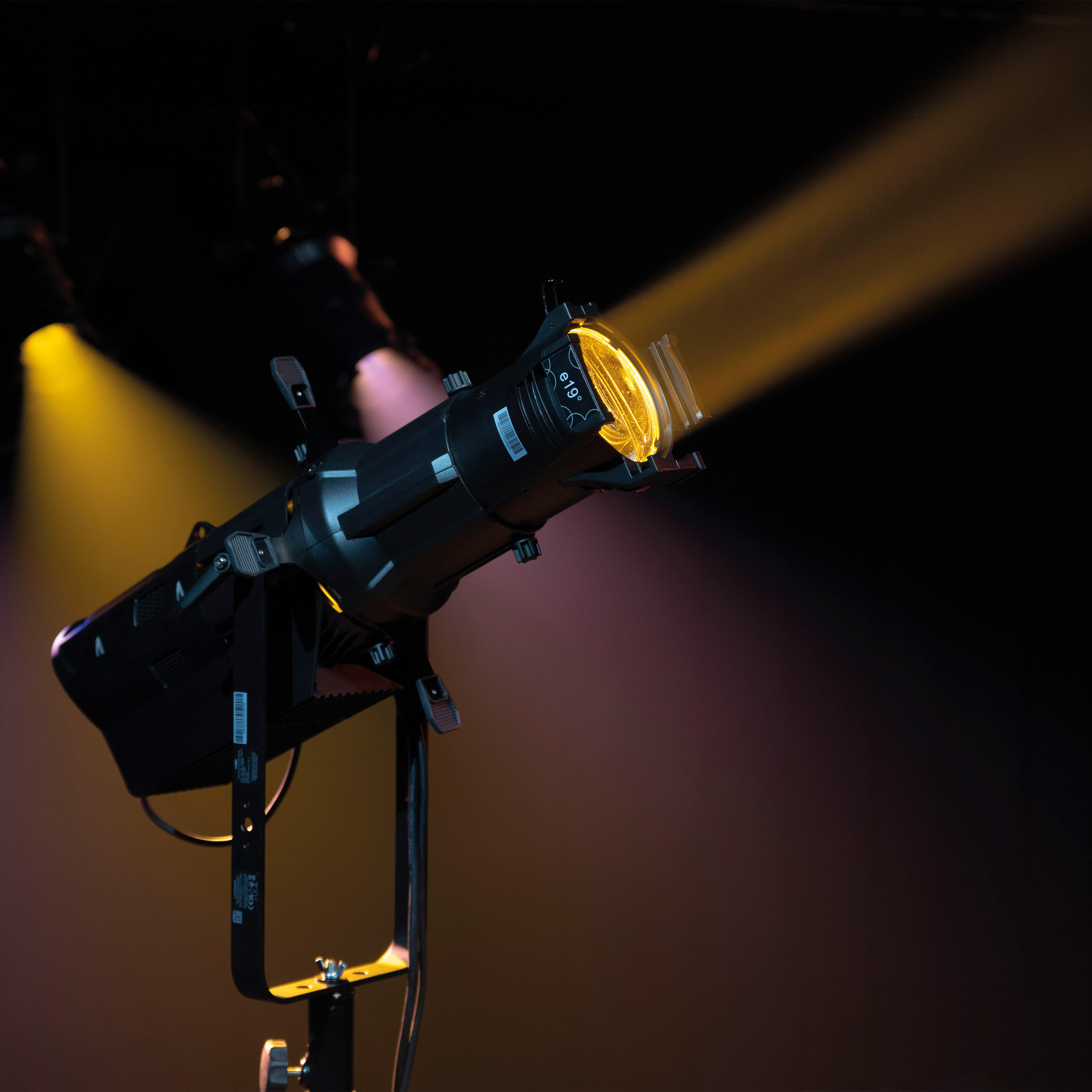 Showtec Performer Profile 600 MK4 DDT - Découpes SonoVente.com