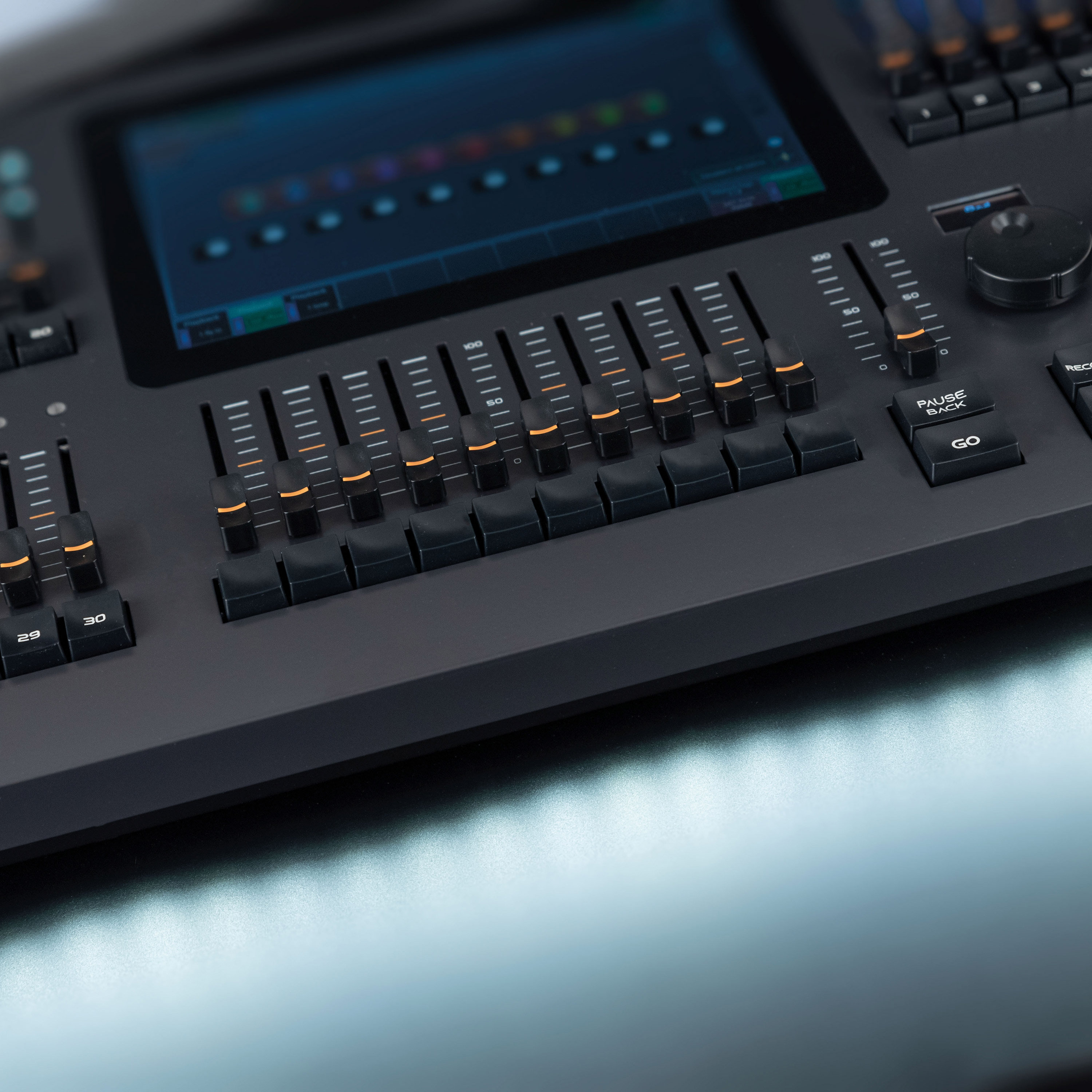 Showtec Lampy 40 2U - Contrôleur DMX SonoVente.com