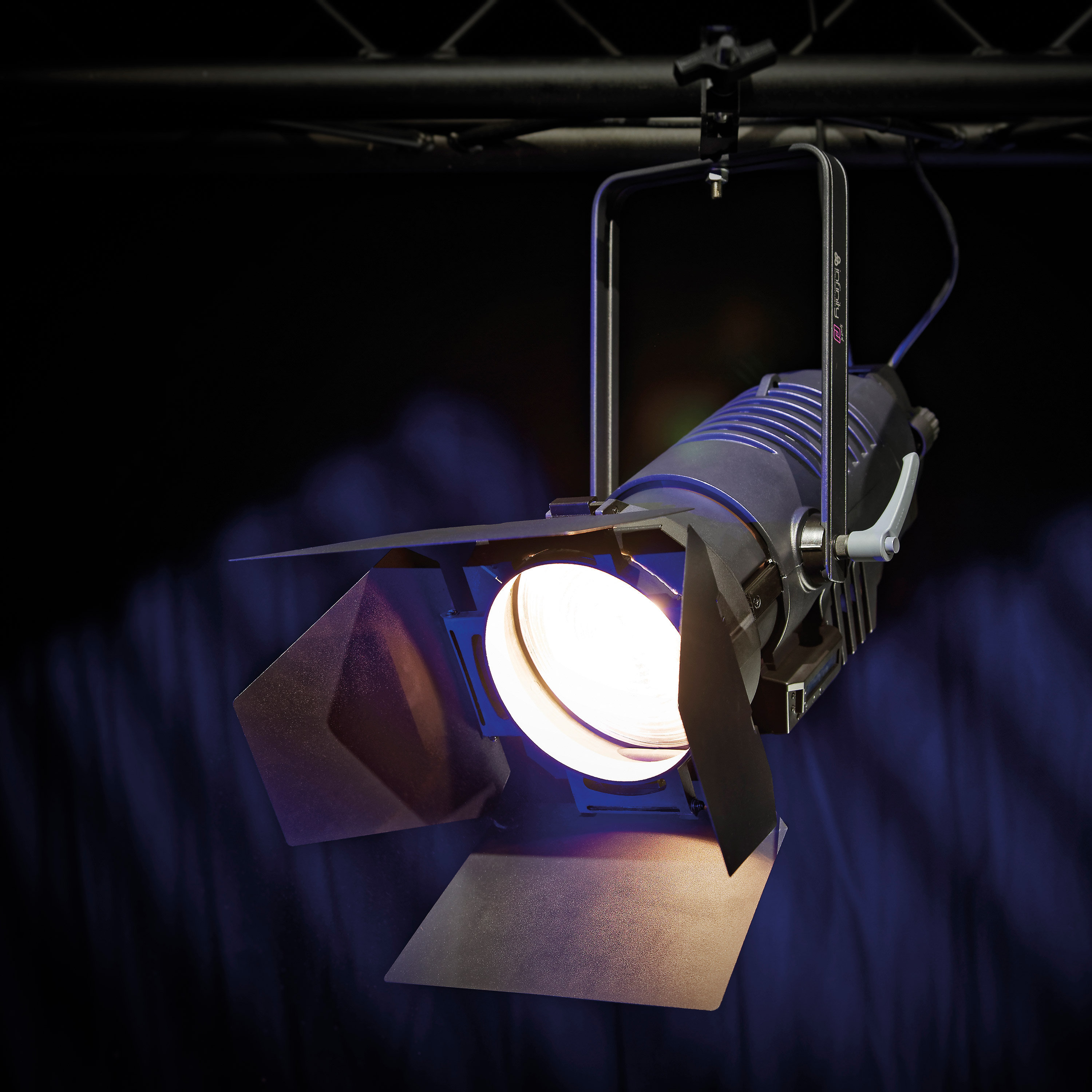 Infinity TF-300 Fresnel 3200K - Fresnel SonoVente.com