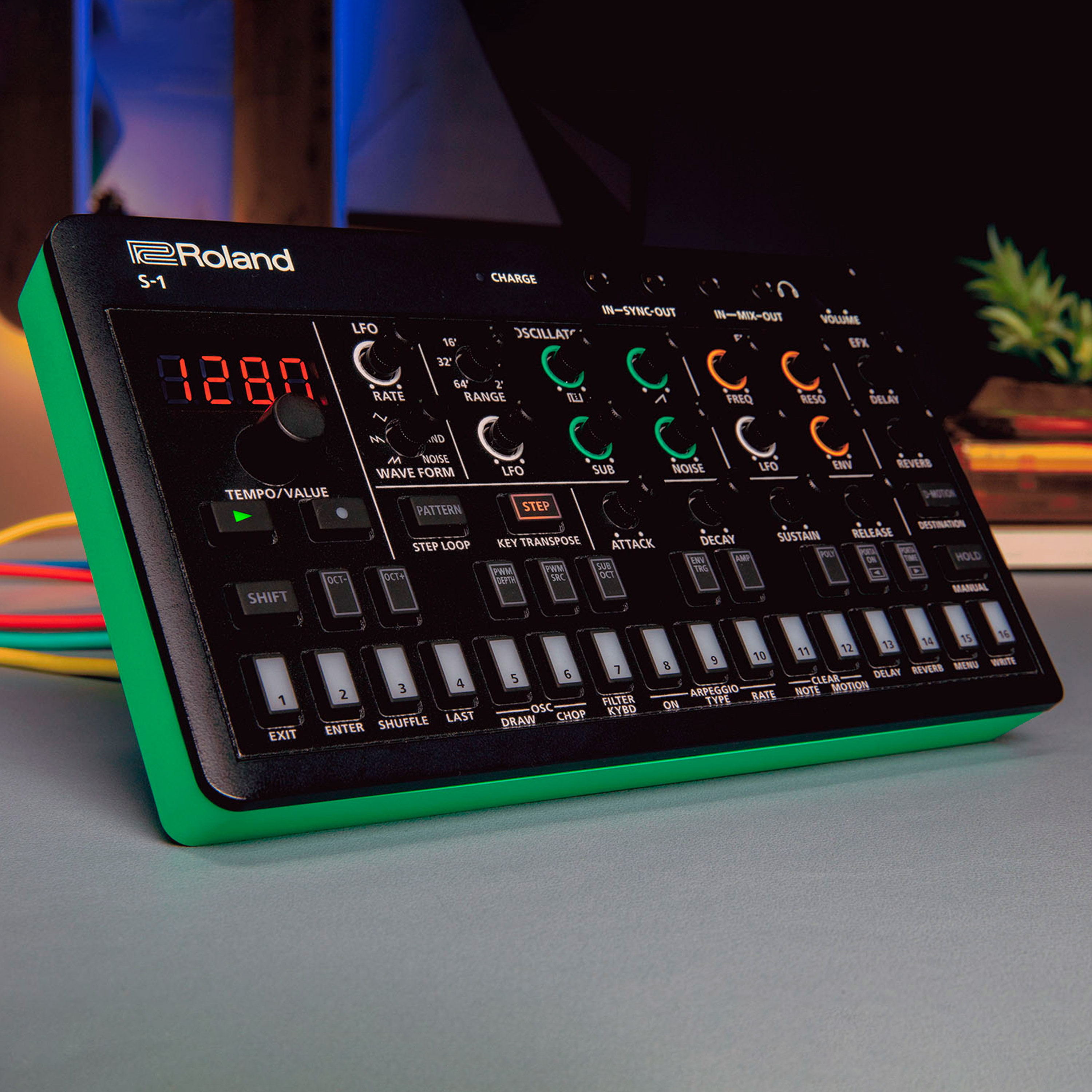 Roland S-1 Tweak synth Aira Compact - Synthétiseur SonoVente.com Roland S-1 Tweak synth Aira Compact - Synthétiseur SonoVente.com