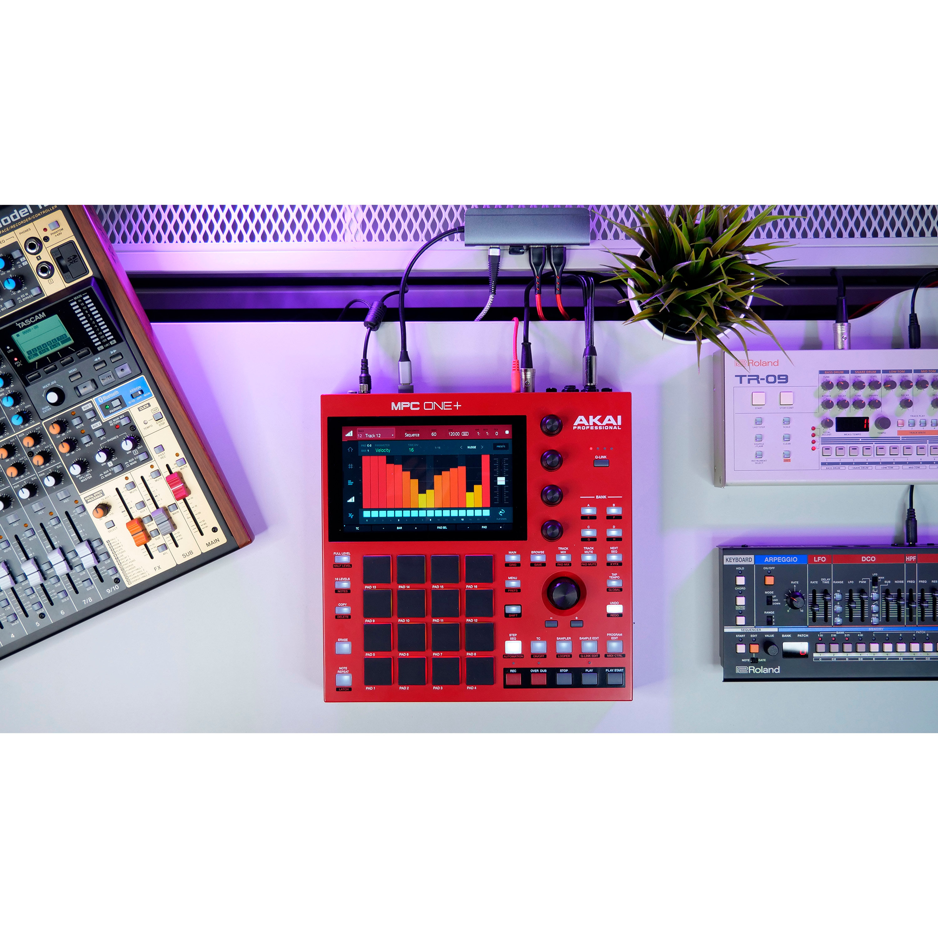 Akai MPC One plus - Sampler / grooveBox One+ SonoVente.com