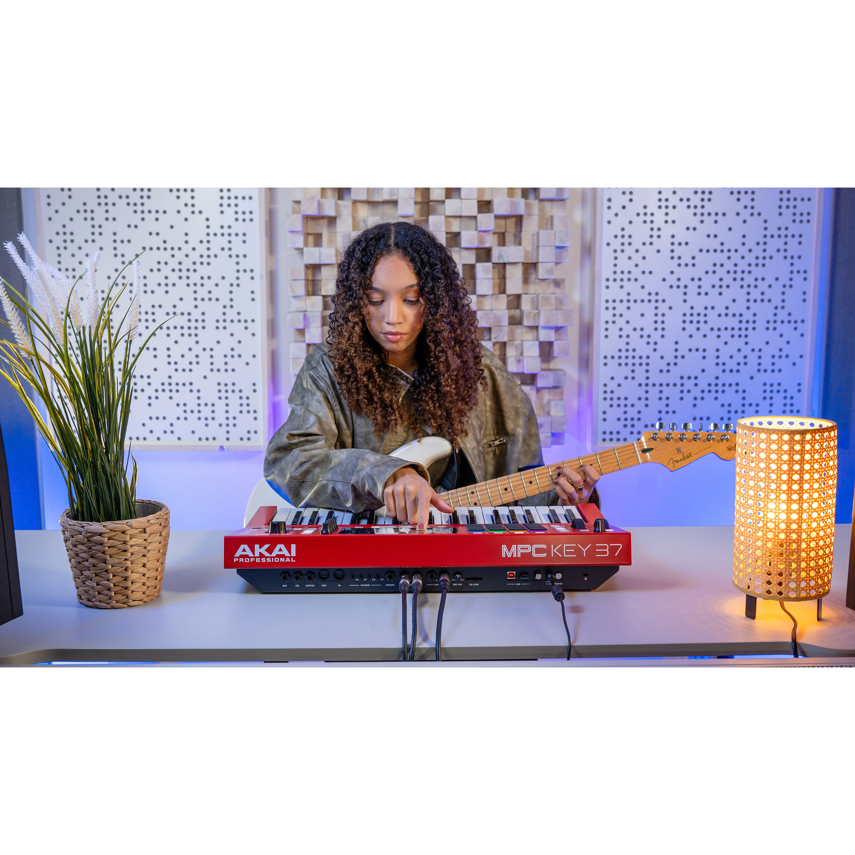 Akai MPC Key 37 - Synthétiseur SonoVente.com