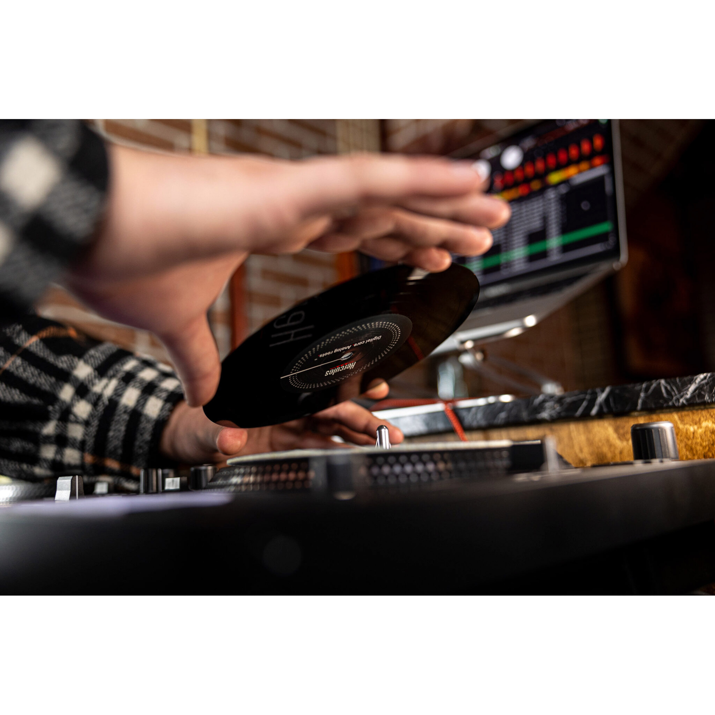 Hercules DJ DJ Control Inpulse T7 - Contrôleur DJ USB SonoVente.com