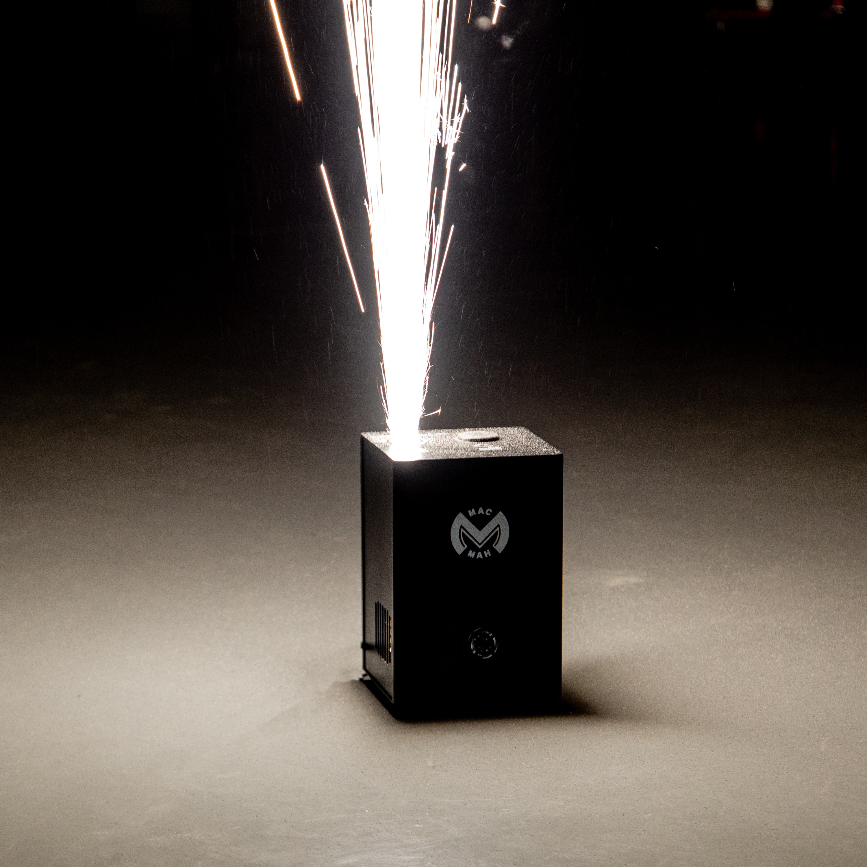 Mac Mah Mac Spark 300 - Machine pyrotechnique SonoVente.com